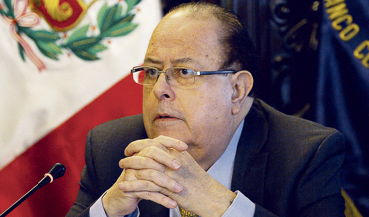 Julio Velarde aceptó continuar en la presidencia del BCR